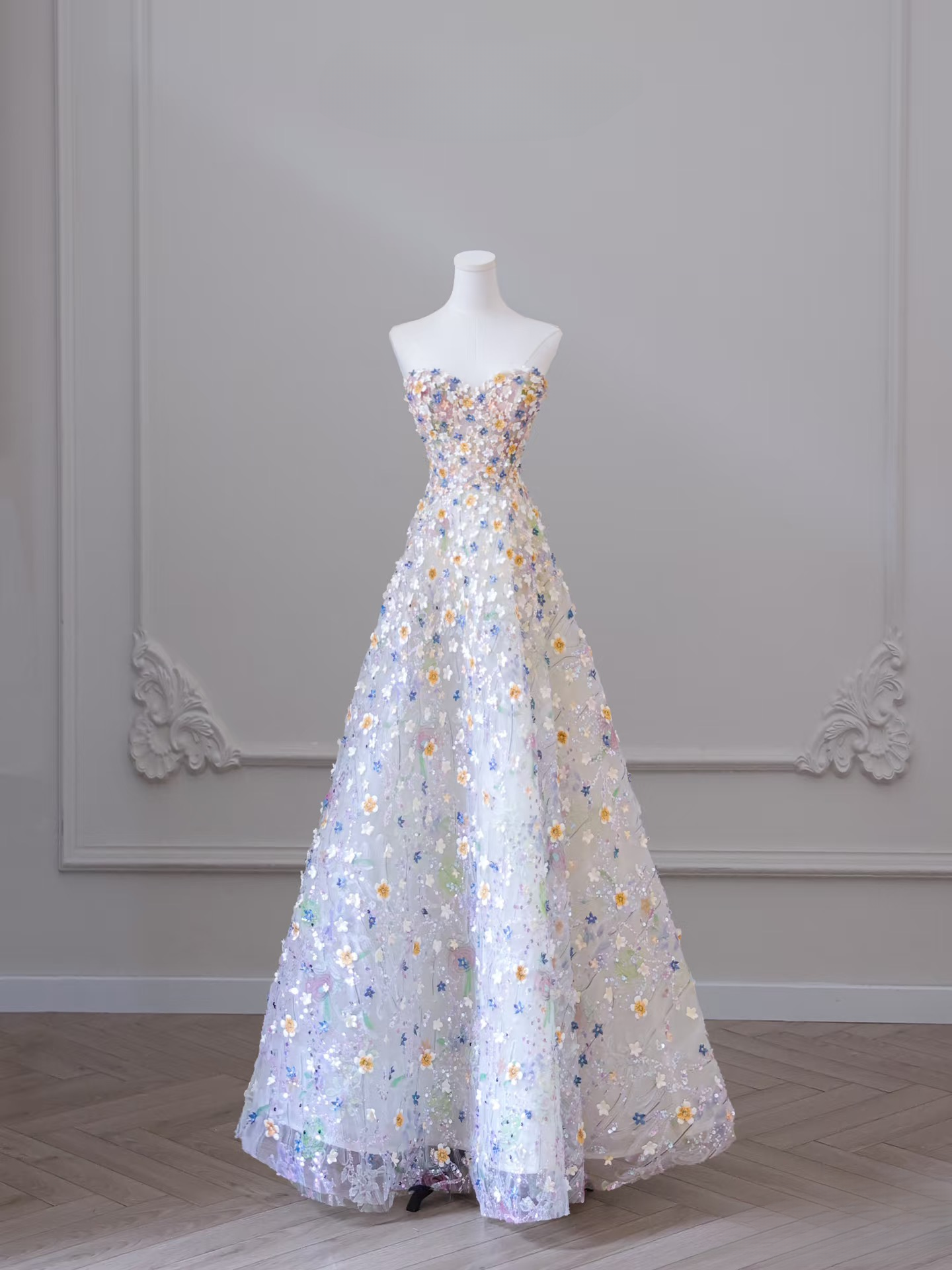 Modest Ball Gown Sweetheart Tulle White Floor Length Stunning Prom Dre ...