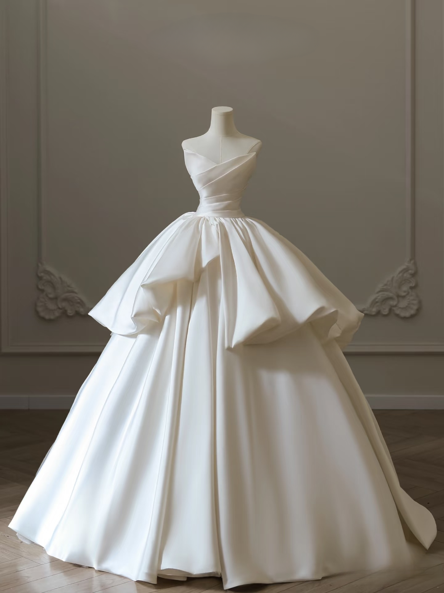Dreamy Ball Gown Strapless Satin Pleated White Long Wedding Dress Fair ...